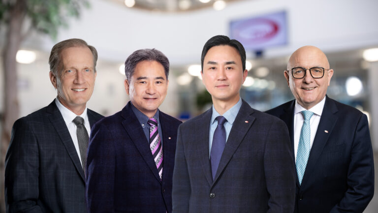 该公司 - ZKW Group – BRIGHT MINDS, BRIGHT LIGHTS.